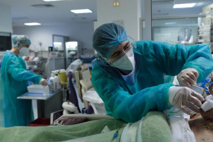 ΕΡΕΥΝΑ: ΤΙ ΠΙΣΤΕΥΟΥΝ ΟΙ ΠΟΛΙΤΕΣ ΓΙΑ ΤΟΝ ΚΟΡΟΝOΪΟ ΚΑΙ ΤΑ ΕΜΒΟΛΙΑ ...