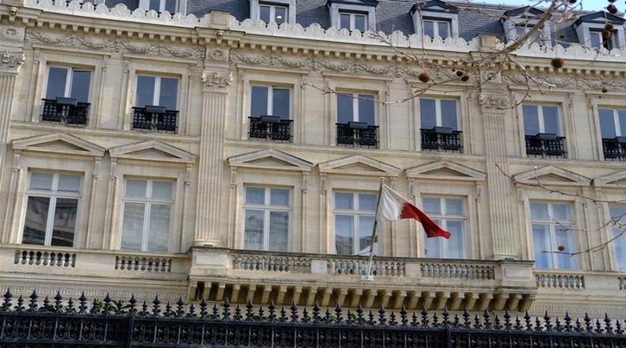 ΠΑΡΙΣΙ: ΝΕΚΡΟΣ Ο ΦΡΟΥΡΟΣ ΤΗΣ ΠΡΕΣΒΕΙΑΣ ΤΟΥ ΚΑΤΑΡ- ΣΥΛΛΗΨΗ ΕΝΟΣ ΥΠΟΠΤΟΥ ...