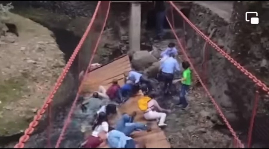 ΜΕΞΙΚΟ: ΠΑΝΩ ΑΠΟ 20 ΤΡΑΥΜΑΤΙΕΣ ΣΤΑ ΕΓΚΑΙΝΙΑ ΚΡΕΜΑΣΤΗΣ ΓΕΦΥΡΑΣ - Active ...