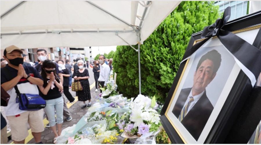ΣΙΝΖΟ ΑΜΠΕ: ΣΤΙΣ ΚΑΛΠΕΣ ΟΙ ΙΑΠΩΝΕΣ ΣΤΗ… ΣΚΙΑ ΤΗΣ ΔΟΛΟΦΟΝΙΑΣ ΤΟΥ ΠΡΩΗΝ ...