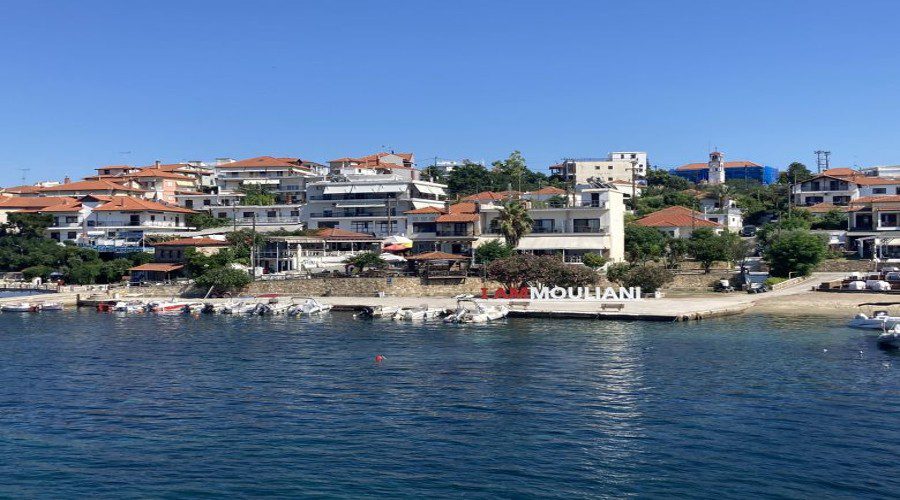 ΑΜΜΟΥΛΙΑΝΗ: ΑΠΟ ΚΑΘΕ ΓΩΝΙΑ ΤΟΥ ΠΛΑΝΗΤΗ ΠΑΝΕ ΕΠΙΣΚΕΠΤΕΣ ΣΤΟ ΝΗΣΑΚΙ ΣΤΗΝ ...