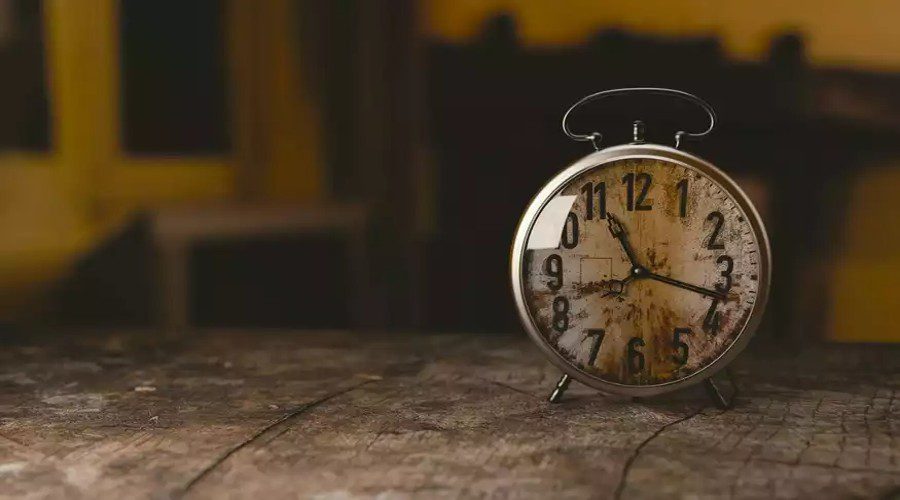 ΑΛΛΑΓΗ ΩΡΑΣ 2022: ΠΟΤΕ ΓΥΡΝΑΜΕ ΤΟΥΣ ΔΕΙΚΤΕΣ ΤΟΥ ΡΟΛΟΓΙΟΥ ΜΙΑ ΩΡΑ ΠΙΣΩ ...