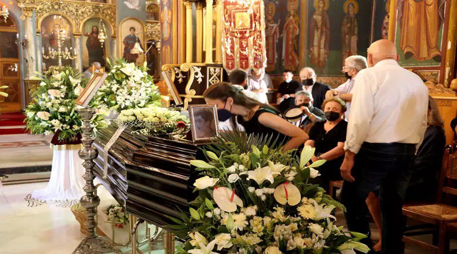 ΕΙΡΗΝΗ ΠΑΠΠΑ: ΠΛΗΘΟΣ ΚΟΣΜΟΥ ΣΤΗΝ ΚΗΔΕΙΑ ΤΗΣ - ΠΑΡΟΥΣΑ ΚΑΙ Η ΛΙΝΑ ...