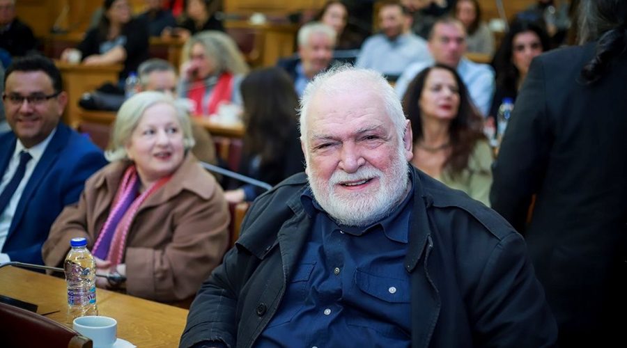 EΦΥΓΕ ΑΠΟ ΤΗ ΖΩΗ Ο ΚΩΣΤΑΣ ΚΑΖΑΚΟΣ - Active News - Η διαφορά στην ενημέρωση