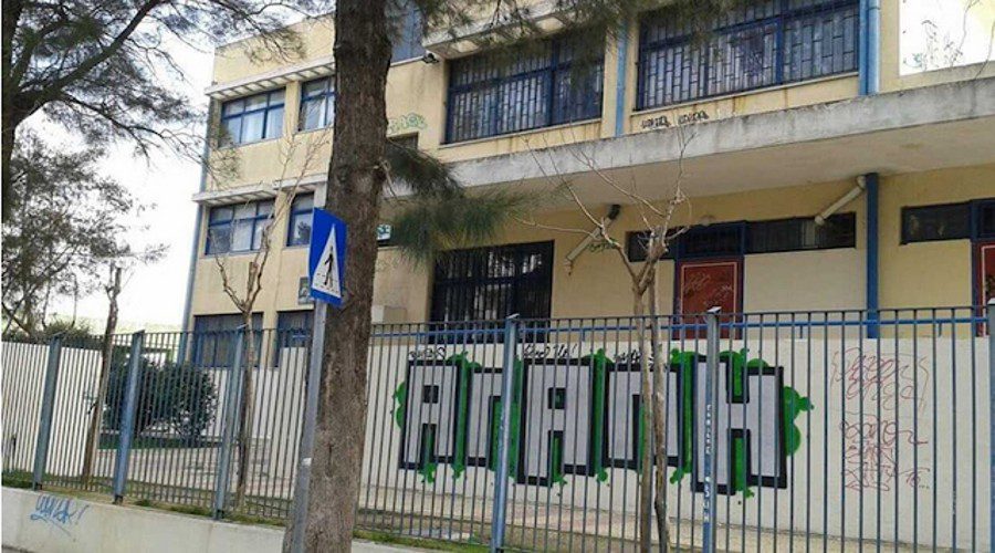 ΑΝΗΛΙΚΟΙ ΡΟΜΑ ΣΤΗΝΟΥΝ ΚΑΡΤΕΡΙ ΚΑΙ ΕΠΙΤΙΘΕΝΤΑΙ ΣΕ ΜΑΘΗΤΕΣ - Active News ...