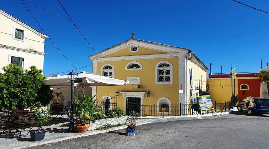 ΚΕΡΚΥΡΑ: ΧΩΡΙΟ ΣΑΝ ΠΑΡΑΜΥΘΙ Ο ΠΕΛΕΚΑΣ - "ΚΑΡΦΙΤΣΩΜΕΝΟΣ" ΣΕ ΚΑΤΑΦΥΤΟ ...