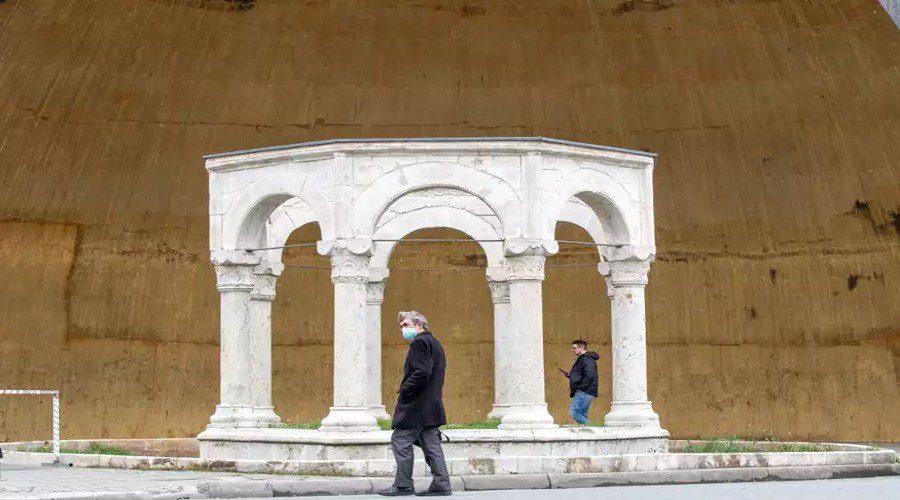ΓΙΑΤΙ ΟΙ ΠΟΛΙΤΕΣ ΤΗΣ ΑΛΒΑΝΙΑΣ ΜΕΤΑΝΑΣΤΕΥΟΥΝ ΜΑΖΙΚΑ ΣΤΗ ΒΡΕΤΑΝΙΑ; ΟΙ ...