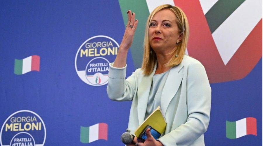 ΙΤΑΛΙΑ: «ΜΕΤΩΠΟ» ΤΗΣ ΜΕΛΟΝΙ ΜΕ ΤΟΝ ΤΥΠΟ - «ΔΕΝ ΑΠΑΝΤΑ ΣΕ ΕΡΩΤΗΣΕΙΣ ...