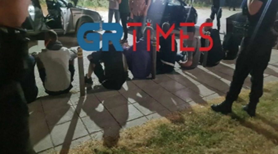 ΘΕΣΣΑΛΟΝΙΚΗ: ΑΠΕΤΡΑΠΗ ΟΠΑΔΙΚΟ ΕΠΕΙΣΟΔΙΟ- ΒΡΕΘΗΚΑΝ ΠΥΡΣΟΙ ΚΑΙ ΡΟΠΑΛΑ ...