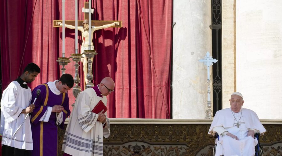 ΠΡΩΤΗ ΔΗΜΟΣΙΑ ΕΜΦΑΝΙΣΗ ΤΟΥ ΠΑΠΑ ΦΡΑΓΚΙΣΚΟΥ ΜΕΤΑ ΤΟ ΕΞΙΤΗΡΙΟ ΤΟΥ ΑΠΟ ΤΟ ...